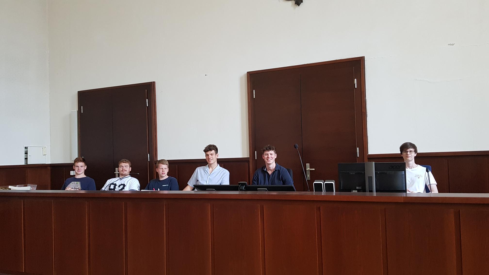 Recht erleben – Teilnahme an einer Gerichtsverhandlung – HTL Krems